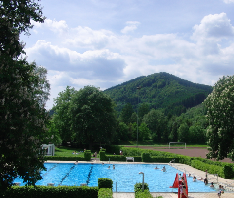 Das Freibad in Siedlinghausen hat geöffnet. – zoom